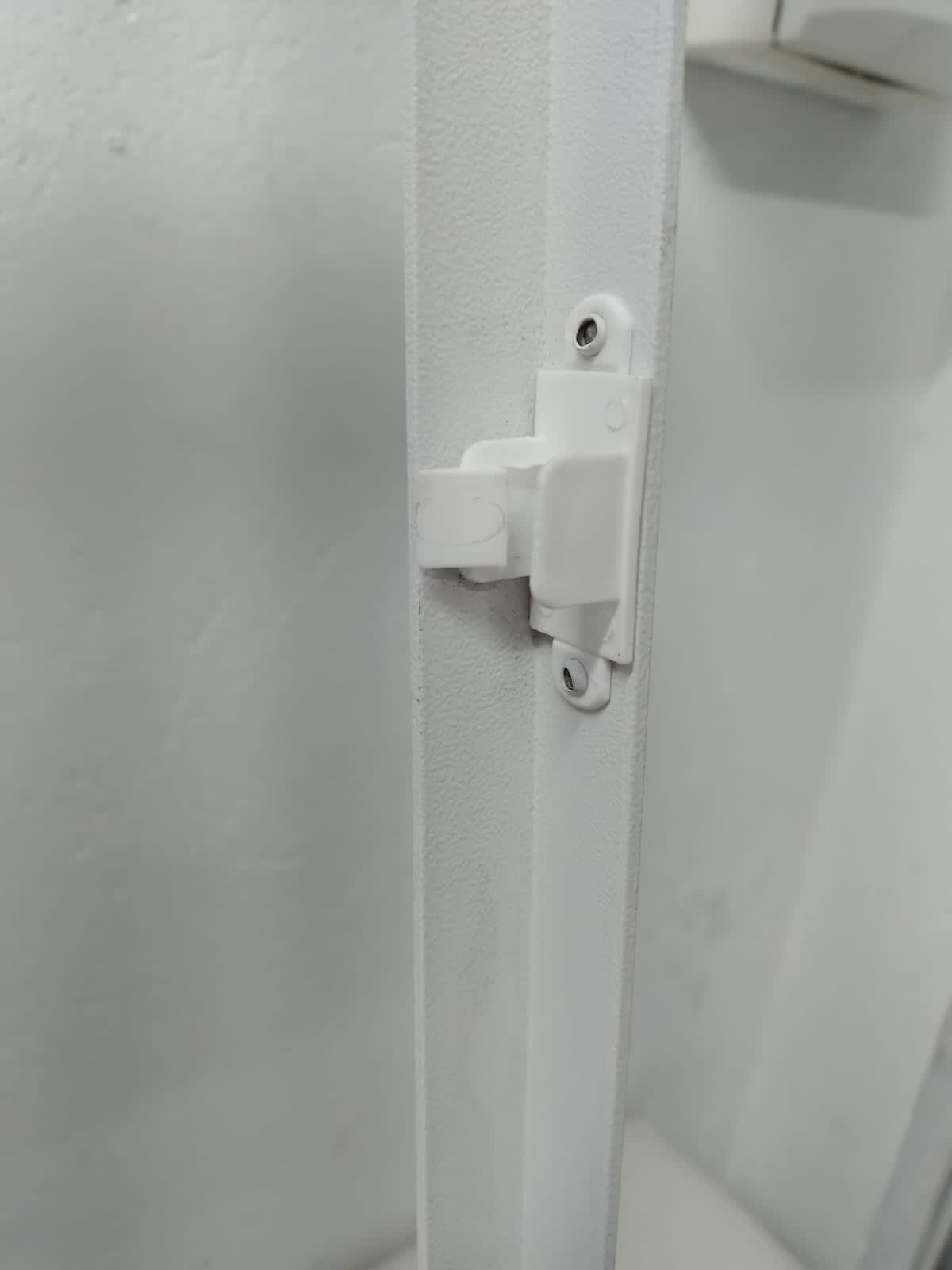 Porta Retrátil em Lona para banheiros, armários, fechamento de ...