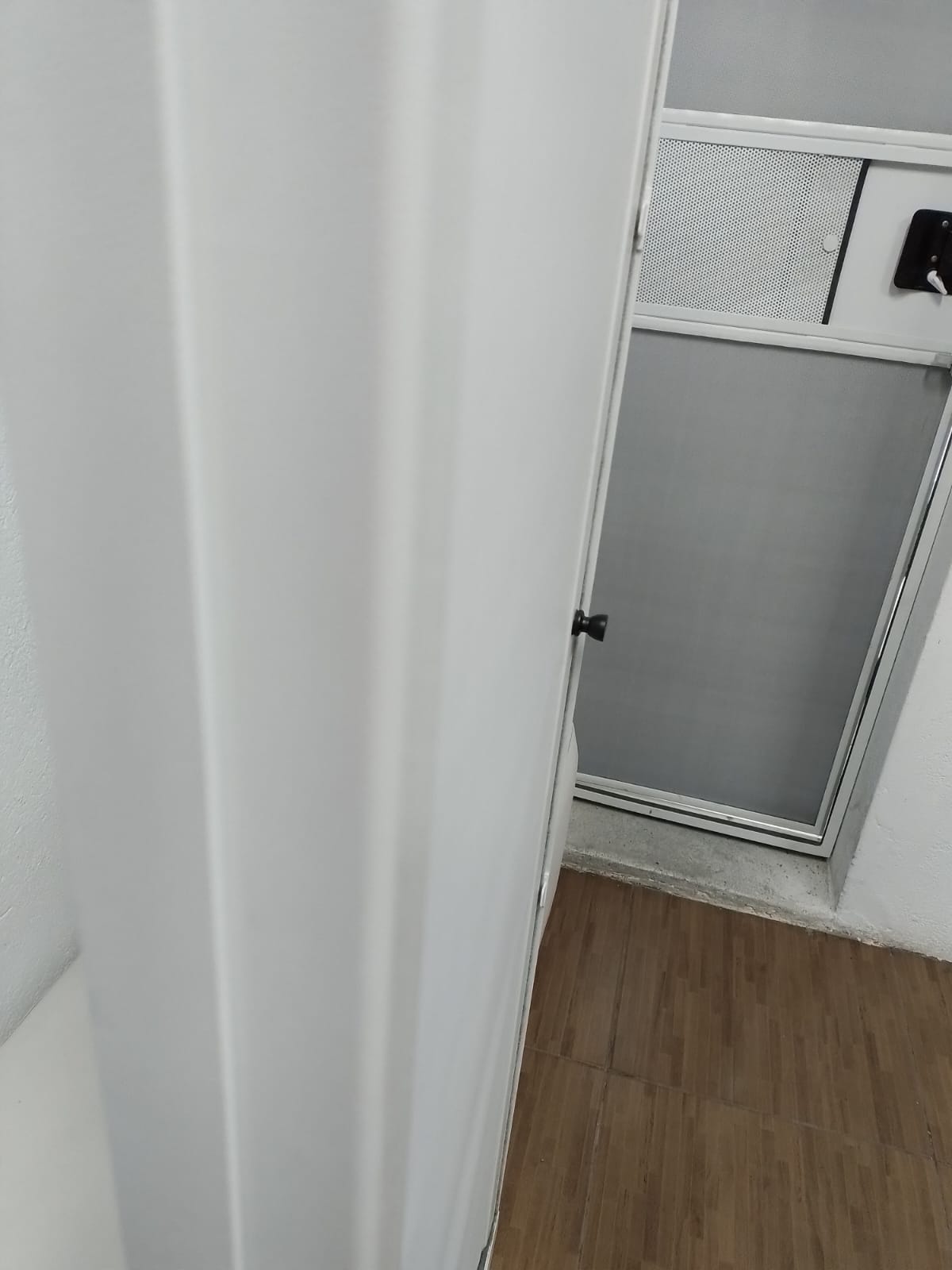 Porta Retrátil em Lona para banheiros, armários, fechamento de ...